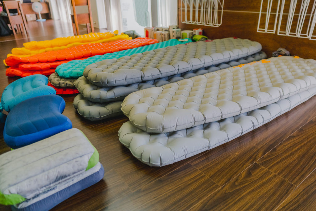 How to Pick a Winter Sleeping Pad: Expert Guide 2025